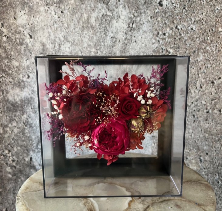 MILA collection preserved flower picture in acrylic black box